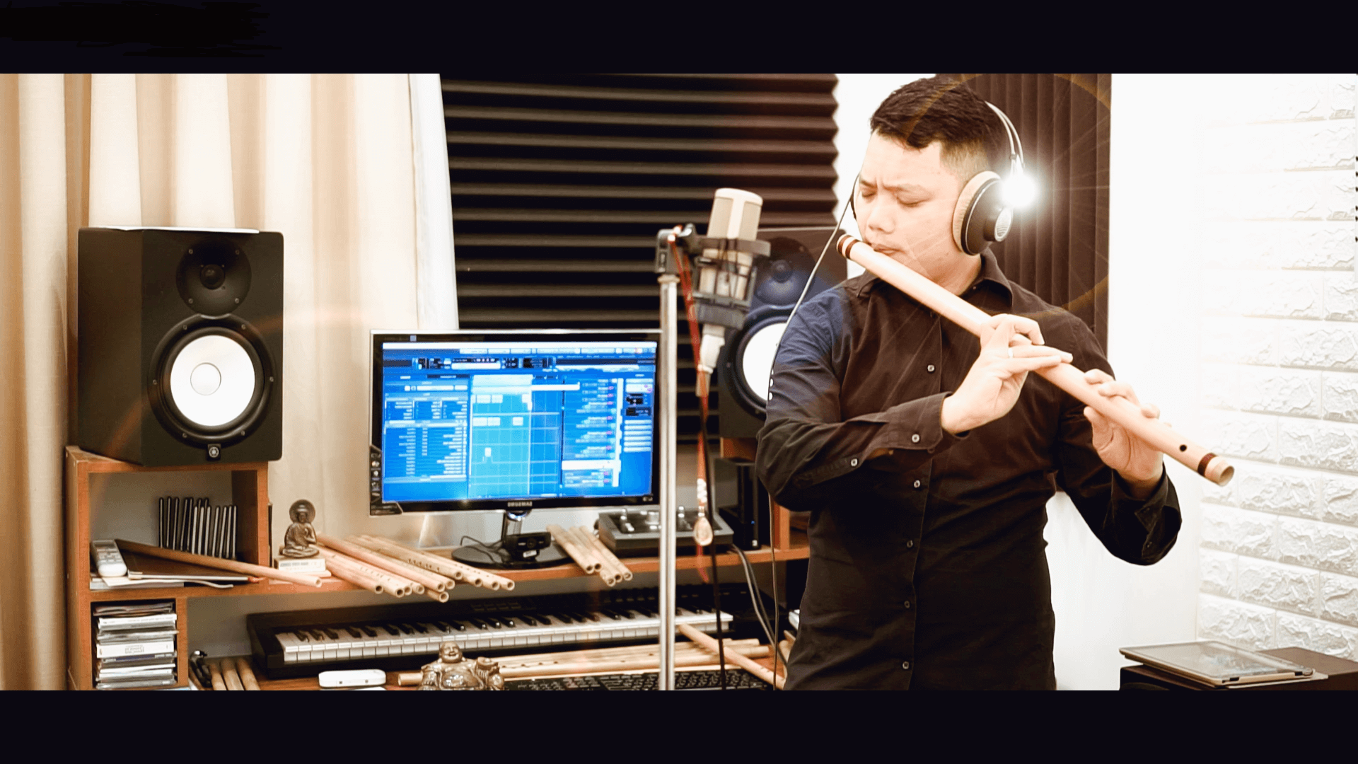 Biography – Sáo Trúc Hoàng Anh Official Website